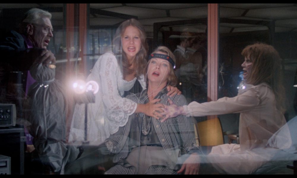 [REVIEW] ‘Bug’ (2006) Is An Interesting and Flawed Take On Conspiracy ...